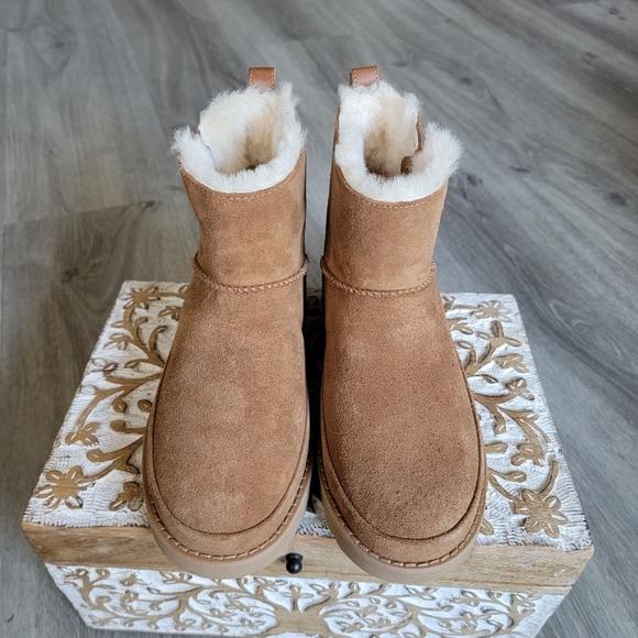 UGG | Shoes | Ugg Classic Zip Mini Boot | Poshmark